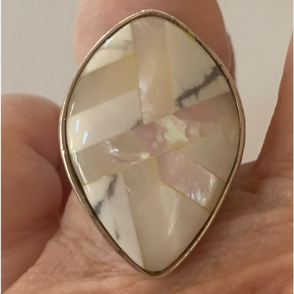 Silpada Retired Mother Of Pearl Ring - Gem